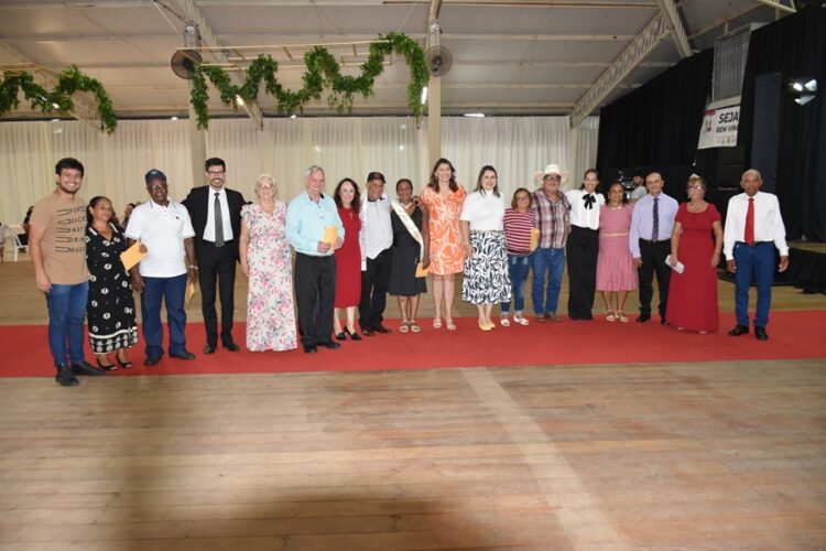 Celebrando a Beleza da Maturidade - Conheça os eleitos a Miss e Mister ...